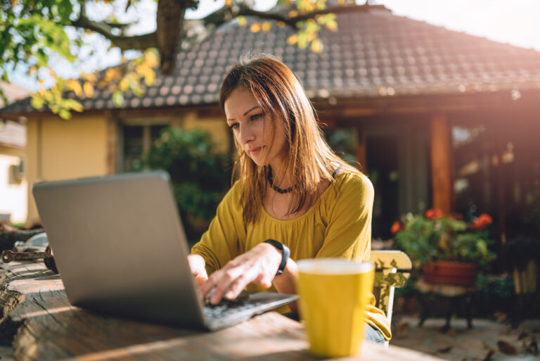 How to Create an outdoor workspace ⋆ Good Vibes on the Go